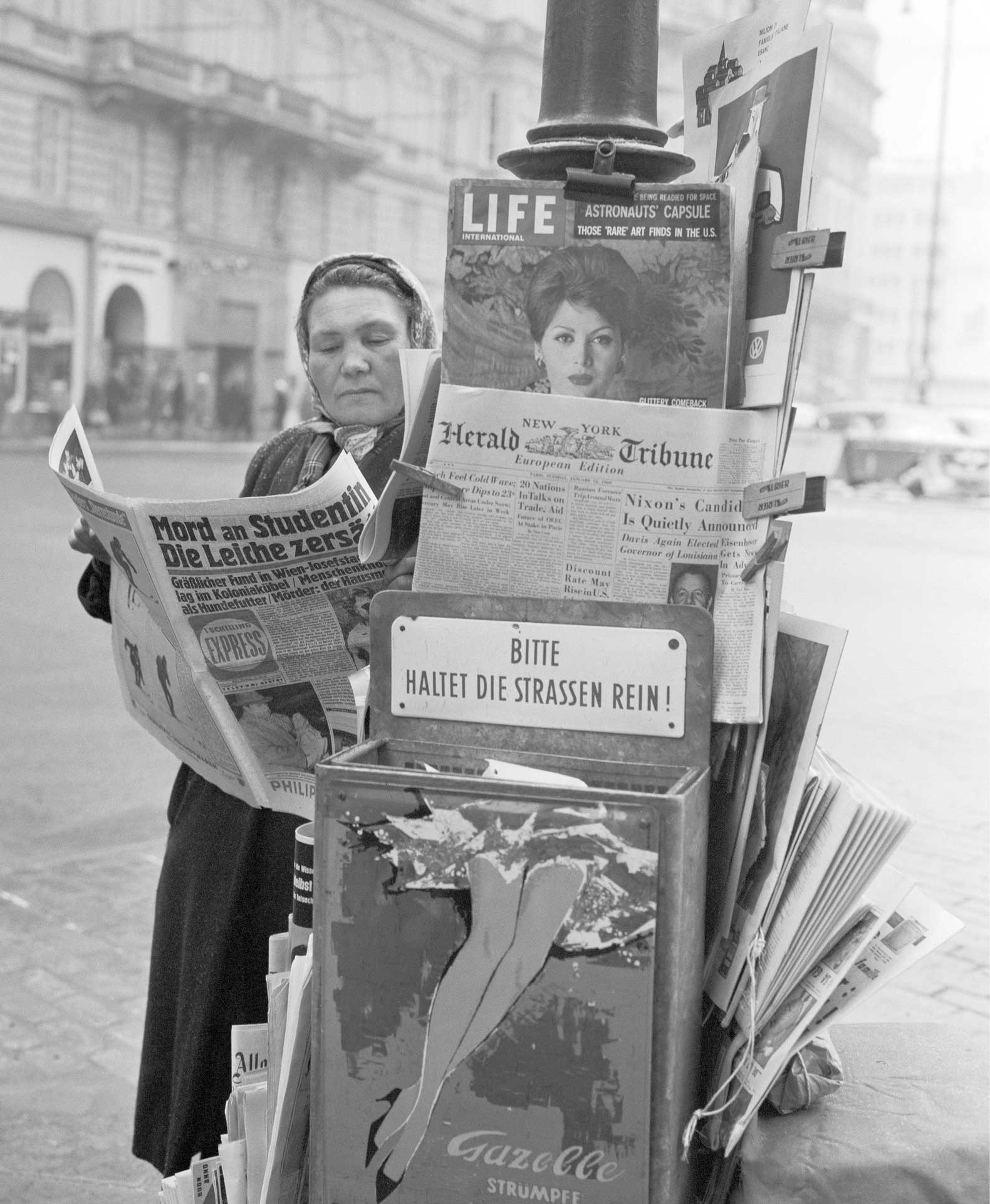 BARBARA PFLAUM: Showcases of Everyday Life - MAK Museum Vienna